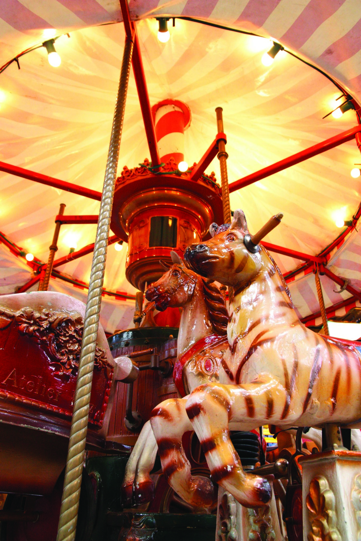 manège carrousel lafayette pour les enfants de 2 à 8 ans.